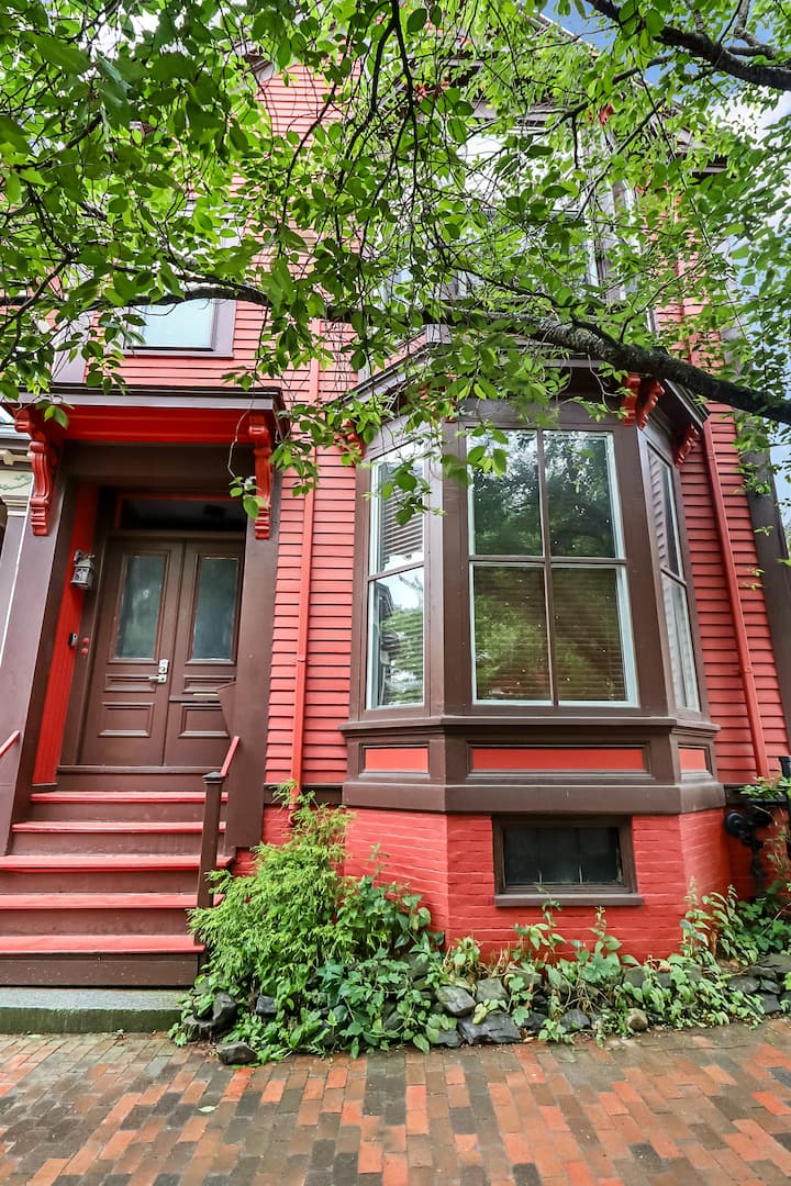 Spacious Portland Home + Parking - Portland