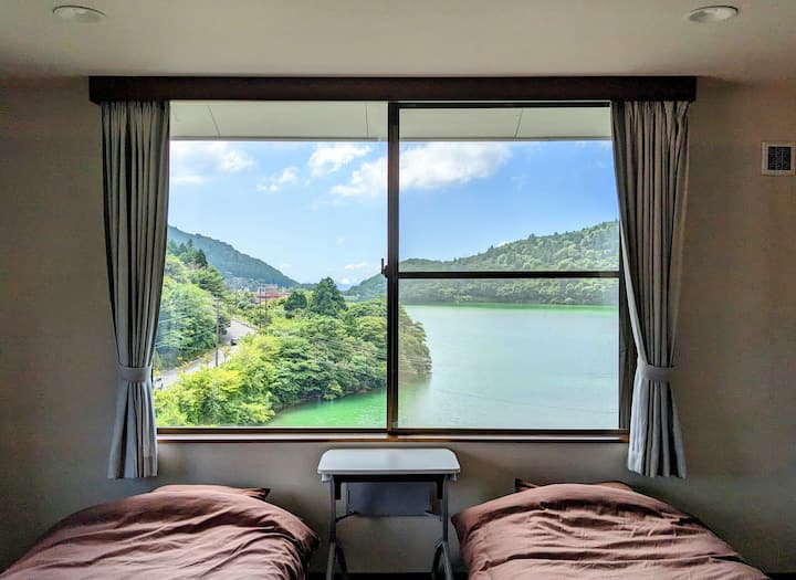 角部屋でレイクビューの洋室、温泉街まで徒歩3分で雲仙の自然を満喫 - 시마바라시