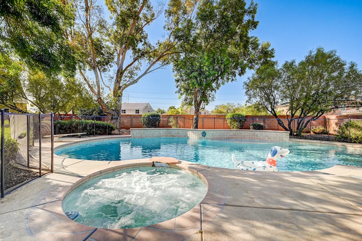 Luxe 6br Home Large Pool & Grassy Yard Rv Parking - Las Vegas, NV