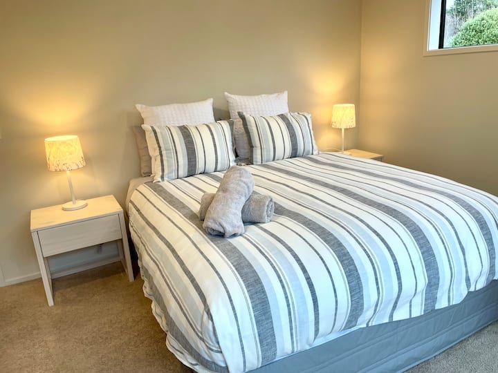 Luggate Creek View - Entire 3 Bedroom House - Snow Farm NZ