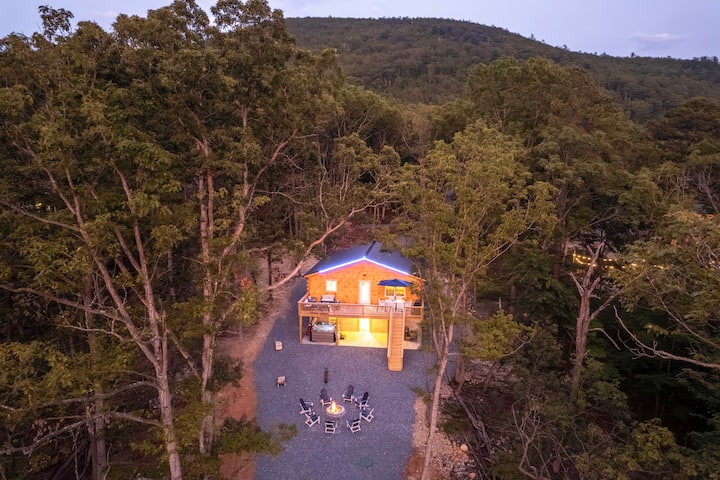 Cozy Cub Den -Brand New 4 Bedroom Cabin Shenandoah - Shenandoah, VA