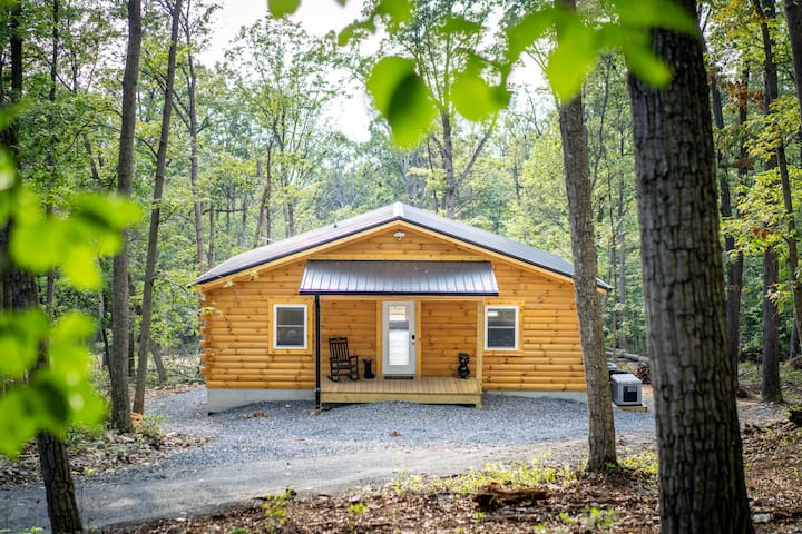 Cozy Cub Den -Brand New 4 Bedroom Cabin Shenandoah - Shenandoah, VA