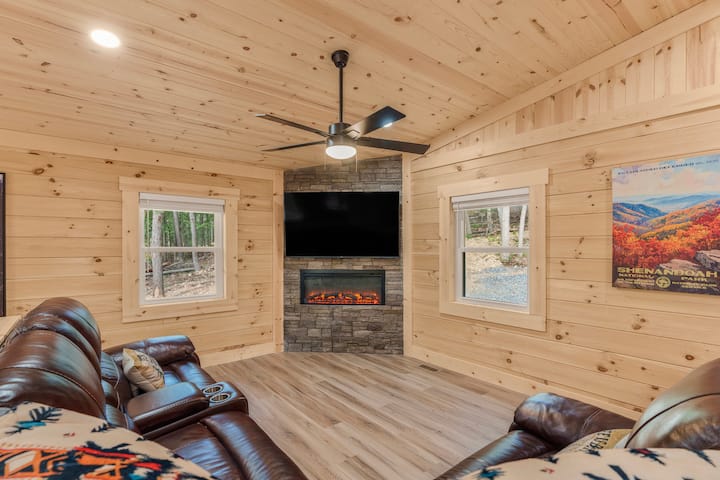 Cozy Cub Den -Brand New 4 Bedroom Cabin Shenandoah - Shenandoah, VA