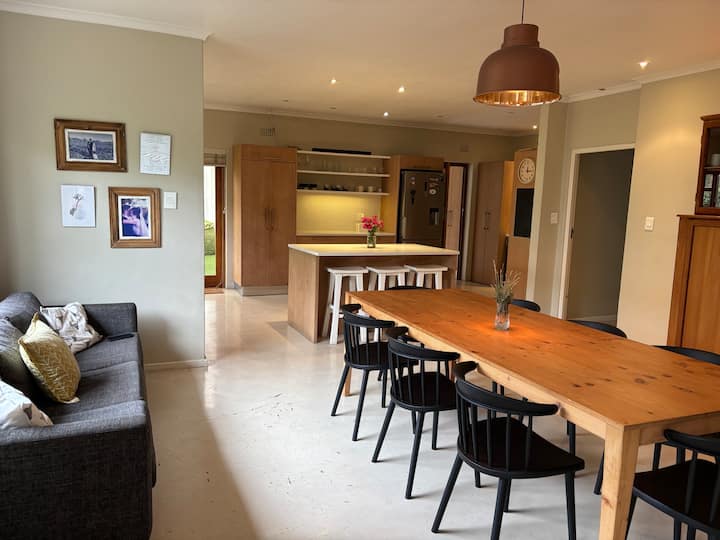 Spacious Family Home With Pool & Indoor Braai - Stellenbosch