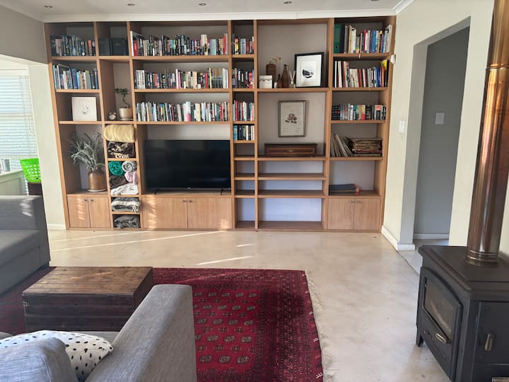 Spacious Family Home With Pool & Indoor Braai - Stellenbosch