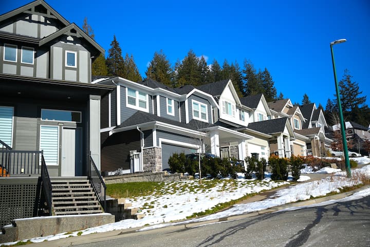 Luxury Zen Stay Mountain Trails, & City Life - Coquitlam