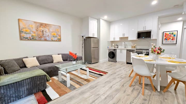 Modern Zen Christmas Retreat, Near Downtown - Pitt Meadows