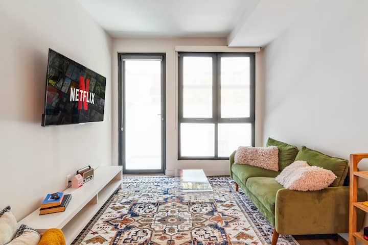 Santa Monica Retreat 1bd W/ Workspace - Santa Monica, CA