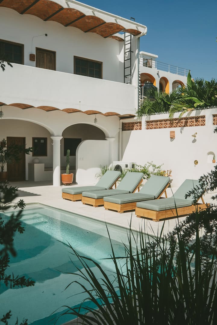 Boutique Courtyard Studio · Pool, Patio & Hammock - Lo de Marcos
