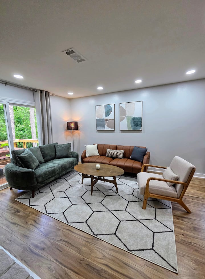 Stylish Midcentury Gem -5 Min Drive To Truist Park - Marietta, GA