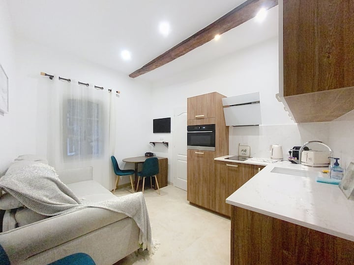 2 Bedrooms / 2 Bathrooms - Prestige & Charm - Antibes