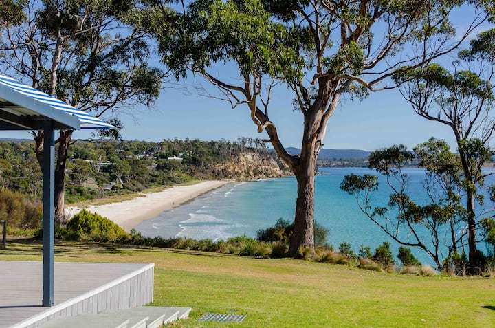 Cliff-top Retreat | Ocean Views - Orford