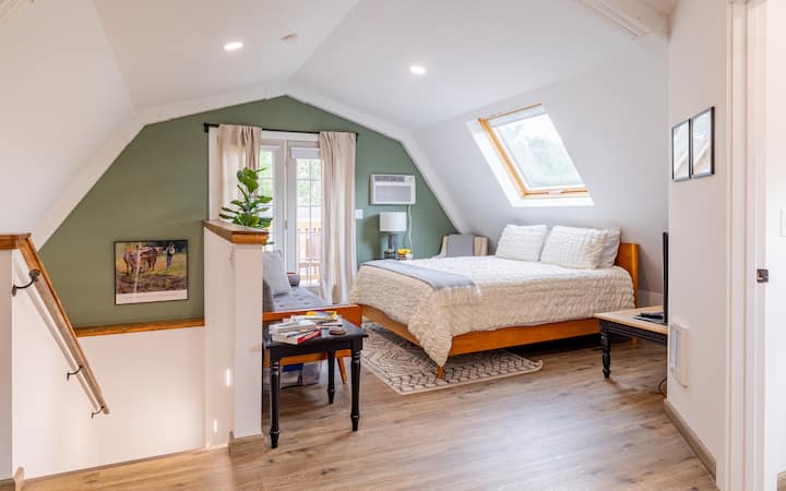 Downtown Cody Barn Bnb; Sleeps 2 W/ A/c! - Cody, WY