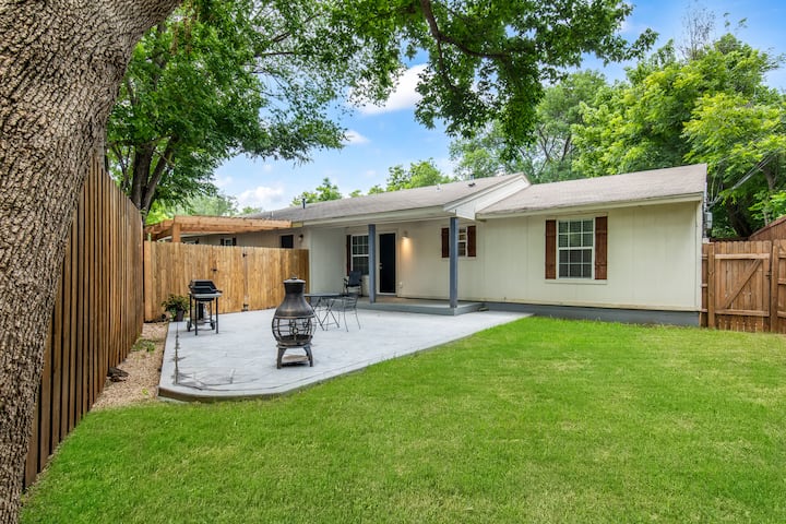 <1 Mile To At&t Stadium • Cozy Arlington Retreat - Arlington, TX