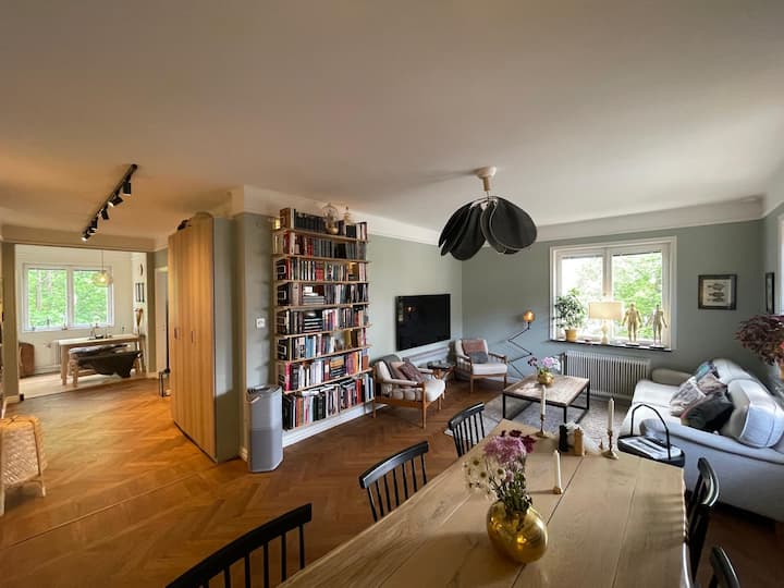 Stylish & Cozy Apartment In Leafy Alvik - Estocolmo