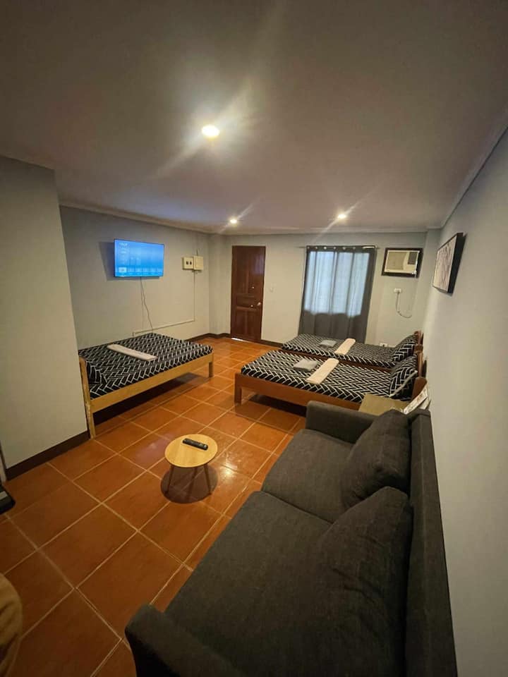 Family Room/private Balcony And Aircon - Coron