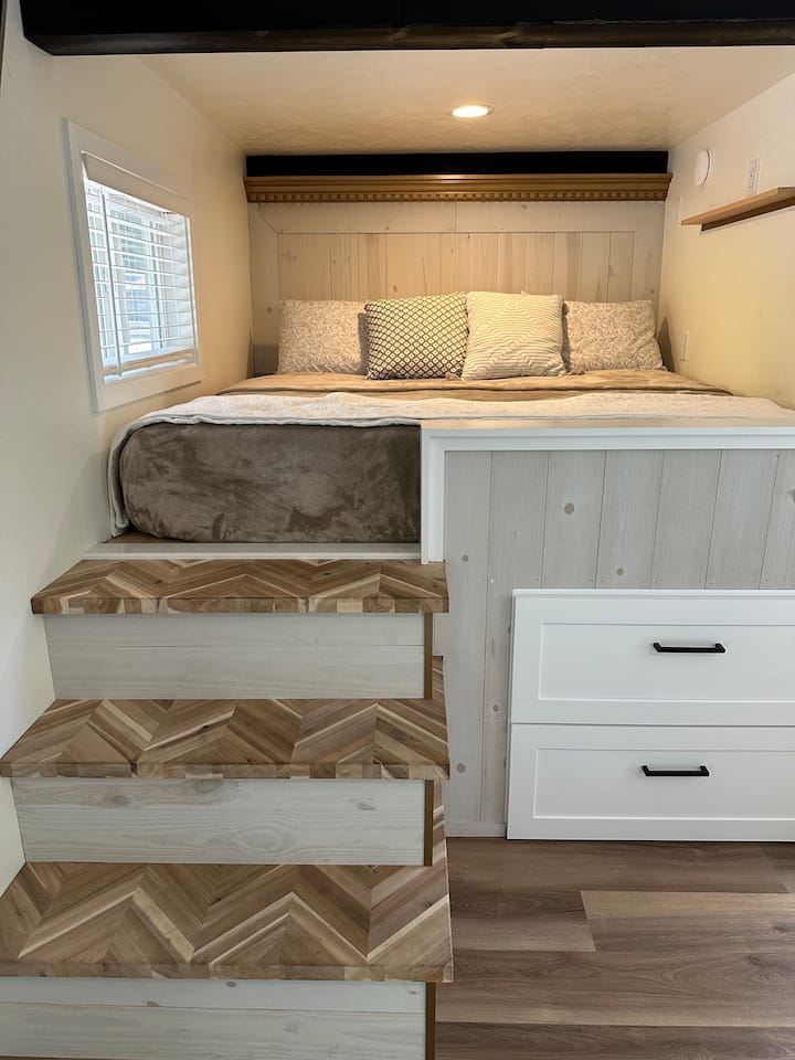 Cozy Updated Studio With Pool And Sports Court - Spokane Valley, WA