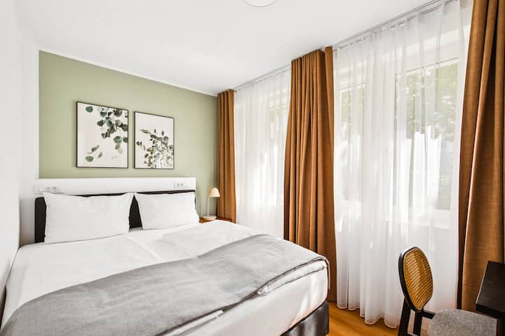 Limehome Karlsruhe Kaiserstraße | Queen Room - Karlsruhe