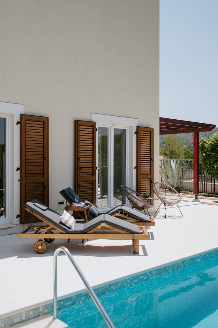 Villa Aurelia: Pool & Rooftop Cinema - Postira
