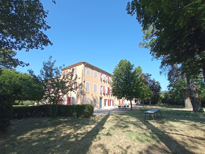 Maison De Famille Dans Les Amandiers 15 P Provence - Lourmarin