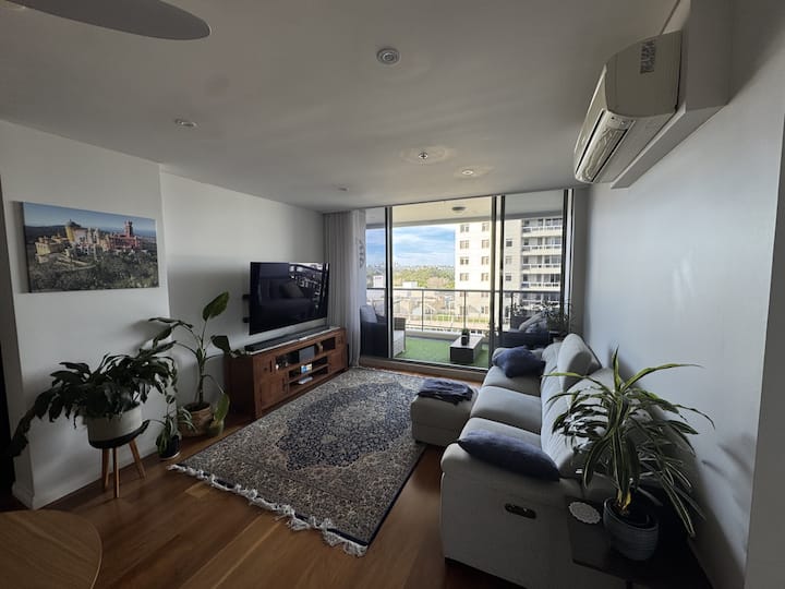 Contemporary Waterloo Apartment - Camperdown