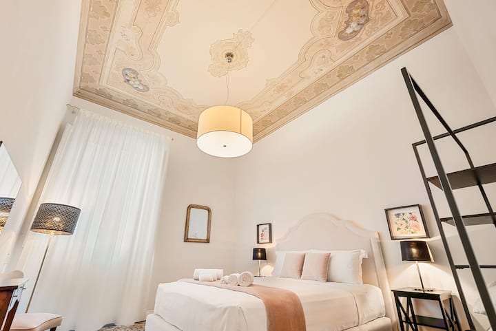 Golden Luxe, 4 Suites + Frescoes Near Boboli - Florence