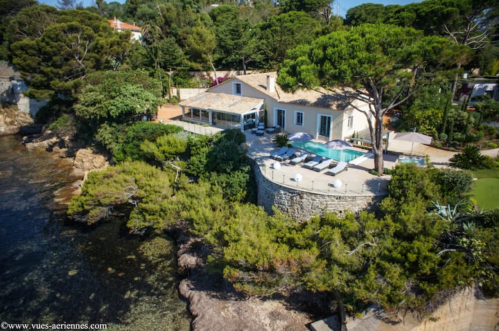 Villa Famille Plage Pieds Dans Leau Sainttropez - Sainte-Maxime