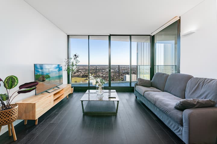 Modern & Central Two Bed With Sky View - Parramatta