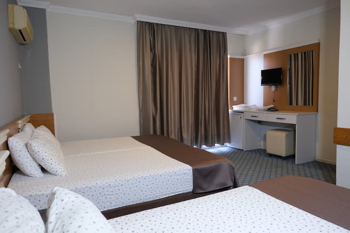 Azak Blue Otel Standart 3 Kişilik Oda - İncekum