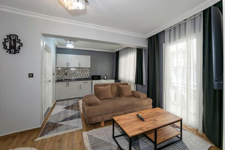 Süper Konumda Sahilde Balkonlu Ferah Lüks Daire - İstanbul