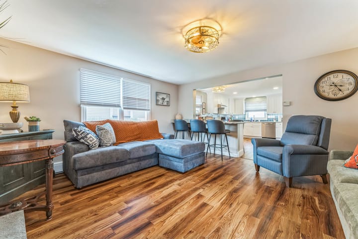 The Roost- Cozy Ocean Rustic Spot Near Fun Places - Fall River, MA