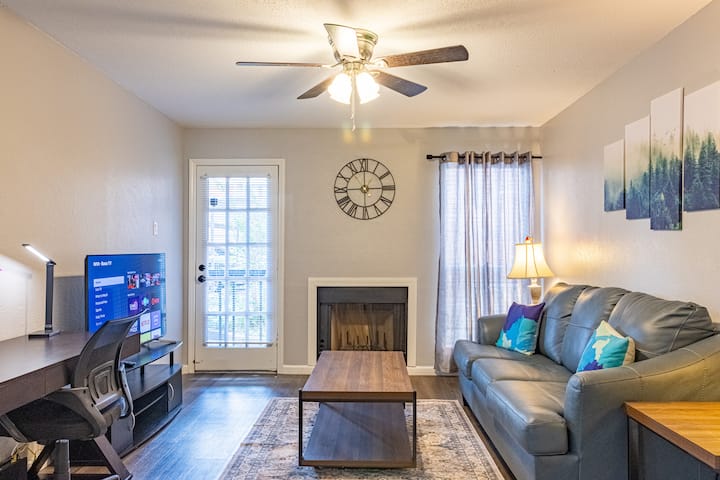 Fully Renovated Two Bedroom N. Dallas/plano Condo - Plano, TX