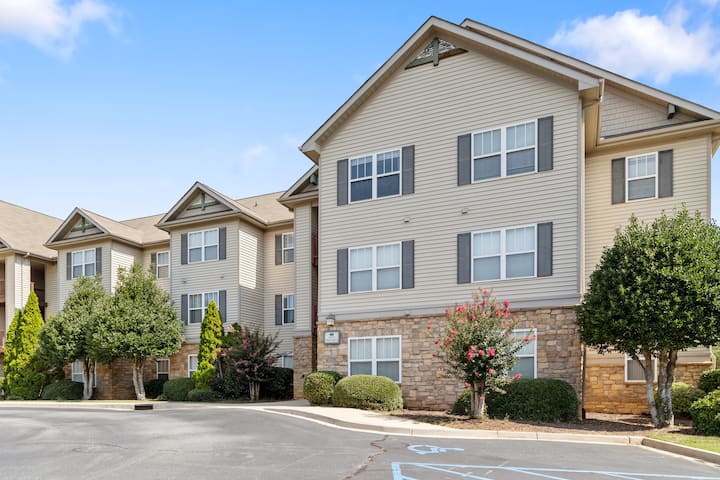 Tigertown Tranquility | Lakeview Condo Near Campus - Clemson, SC