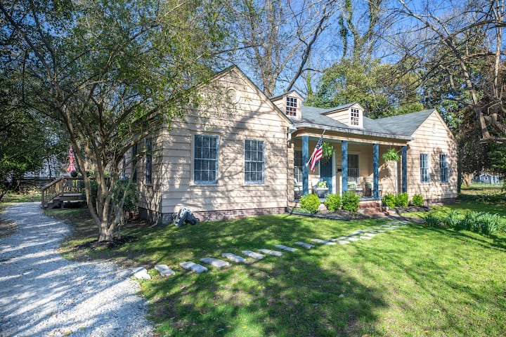 Room In Cozy Home - Washington, NC