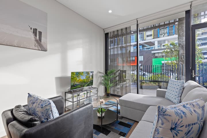 Modern City-fringe Townhouse - Moore Park