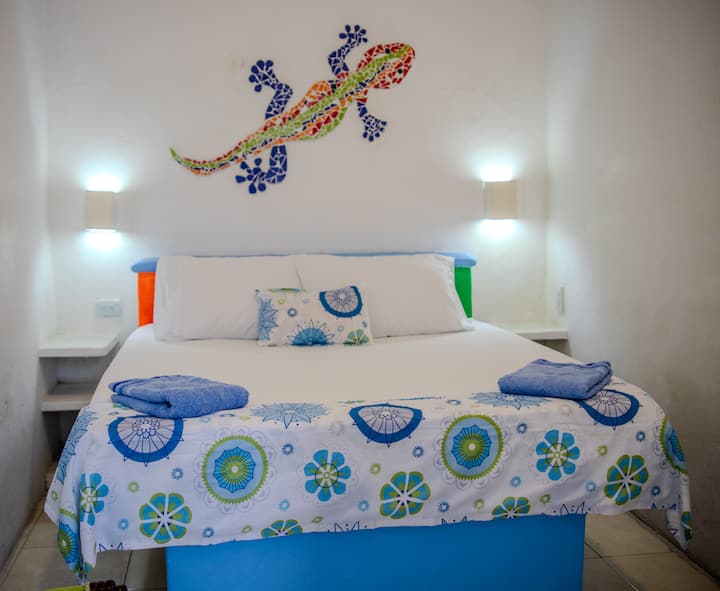 The Blue Iguana Room For Couple In Villa Lulú - Honda