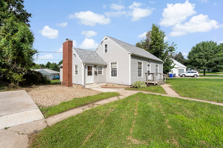 Hazel House Near Mount Mercy - Cedar Rapids, IA