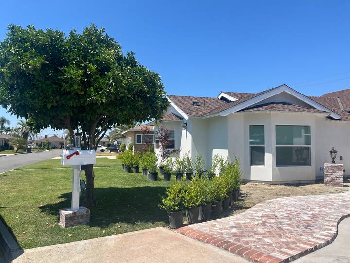 Clean & Cozy, Home Away From Home - Downey, CA