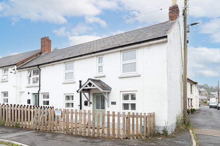 2 Bed Cottage,  Central Braunton Nr Surf Beaches - Croyde