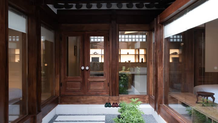 4 Min Stn I Jongro I Premium Hanok With Hot Tup - Seoul