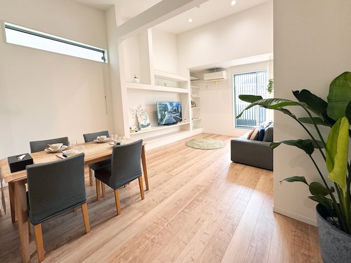 4 Bedrooms & 1 Living Room | Free Parking - Osaka