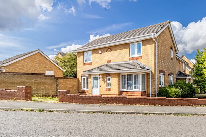 Modern & Comfy 4 Bedrooms Corby House Free Parking - Corby