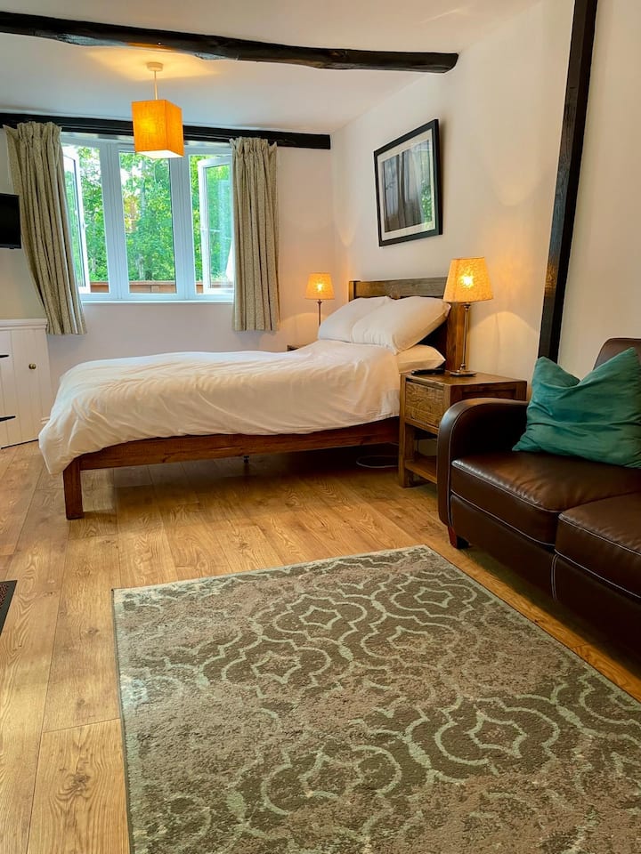 Hampshire Sty @ The Pigs' Pantry *Dog Friendly* - Brockenhurst