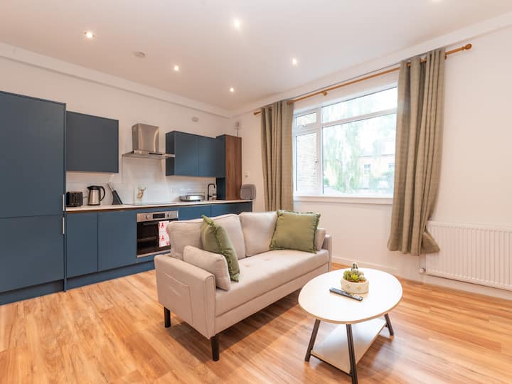 Beautiful Period 1br Close To Trains, London - Twickenham