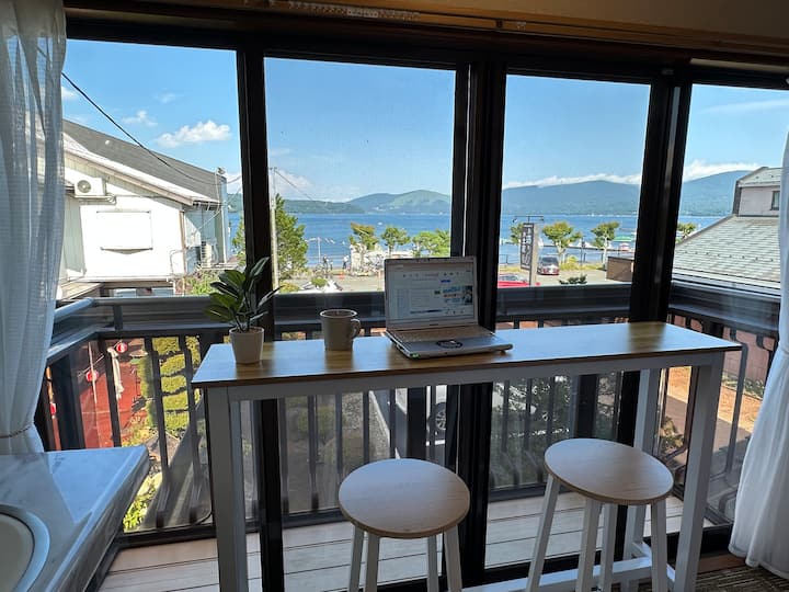 山中湖の目の前に臨む和風旅館 「四季の宿  柊」　和室8畳（１～3名様まで）のお部屋です - Mount Fuji