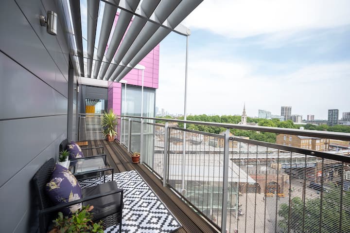 Style & Comfort In Heart Of Deptford Yard, London - Straford Station