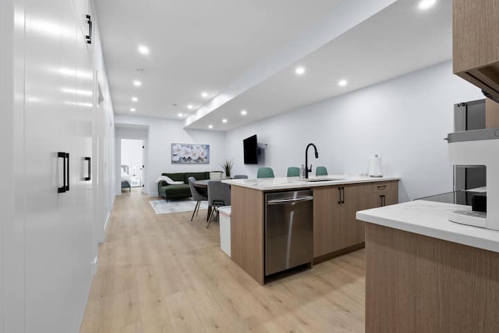 Elmwood Suite | Large 3br/2ba • Bright & Central - Canada