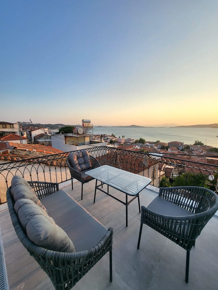 Lesbos View Villa: Garden, Terrace & Kitchen - Ayvalık