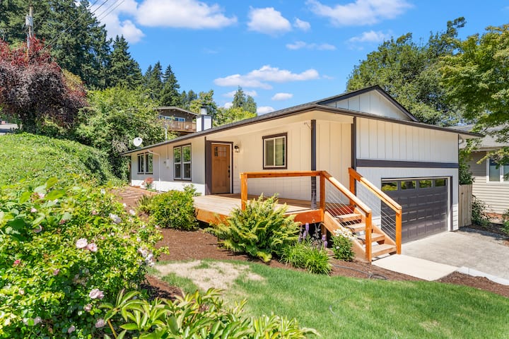 West Linn Wanderlust: Your Mid-term Retreat - Oregon City, OR