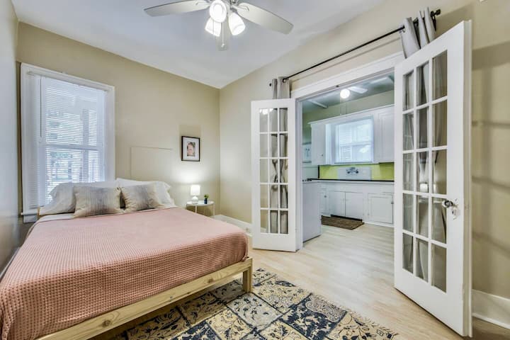 Pearl Area Historic Apartment! - SEA LIFE San Antonio, San Antonio